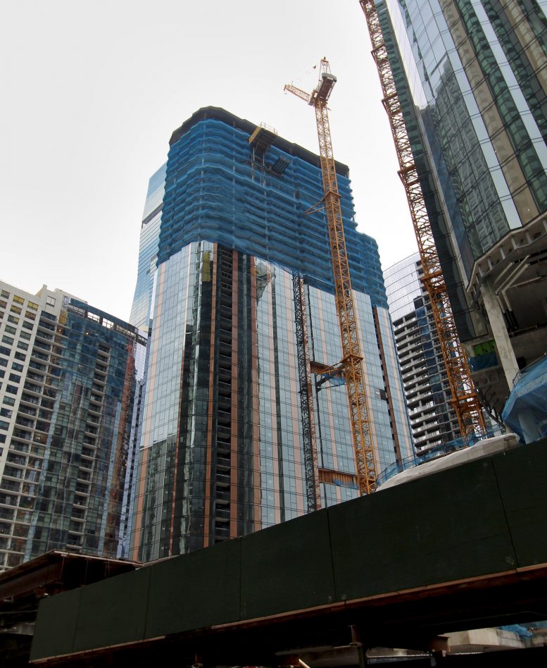 Cascade Tops Out 396 Feet Above Lakeshore East as Chicago’s 22nd ...