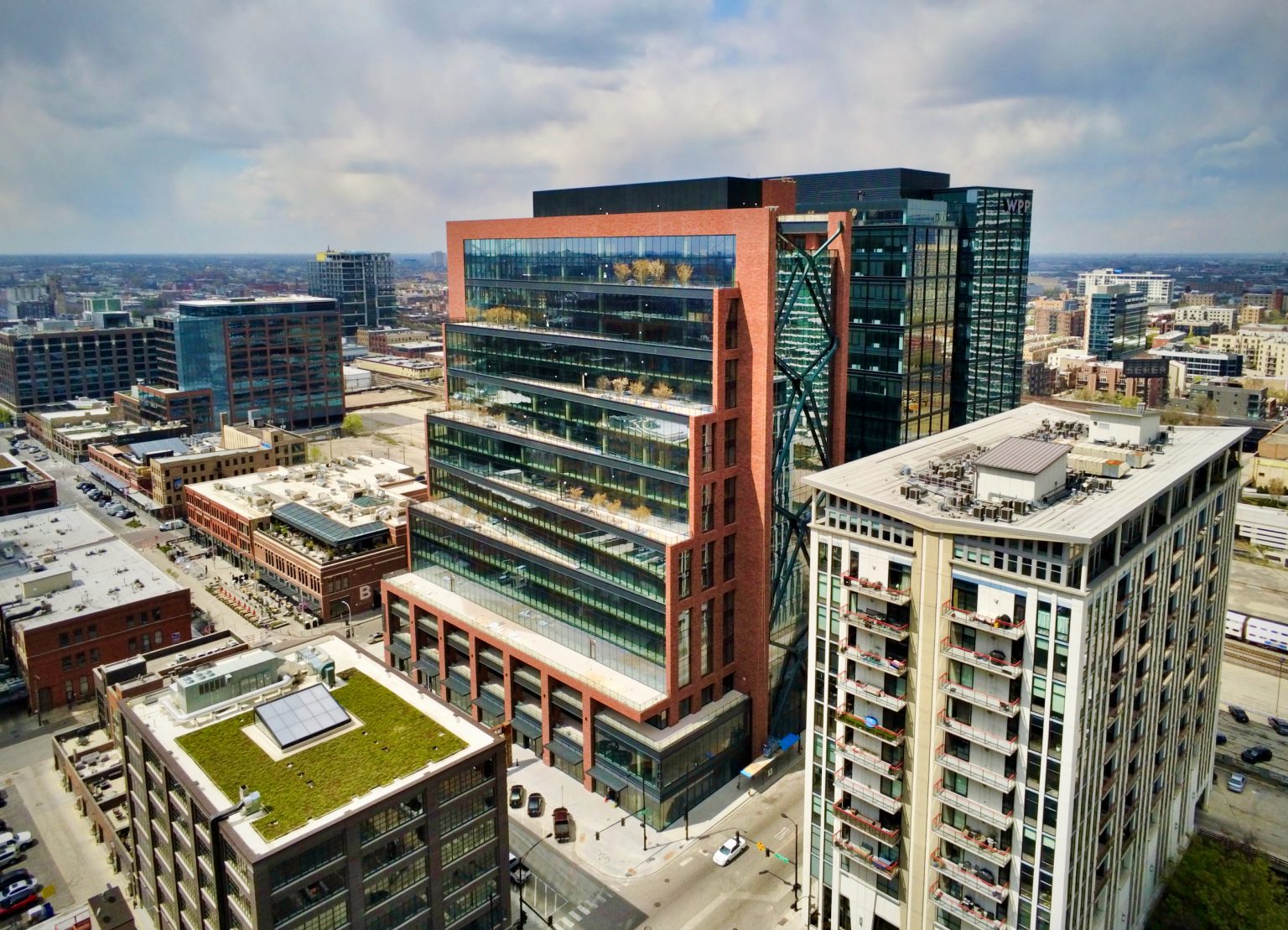 800 W Fulton Market's Exterior Reaches Completion in West Loop ...