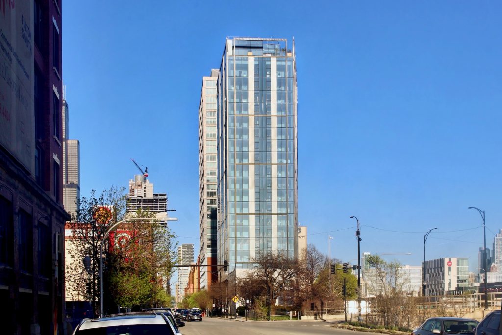 Construction Hoist Comes Down at Avra West Loop - Chicago YIMBY