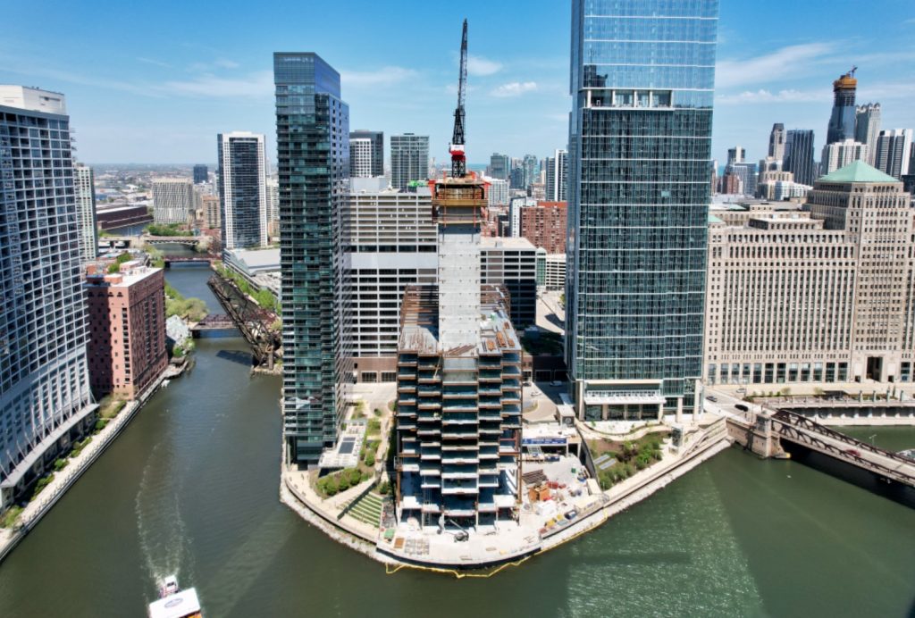 Salesforce Tower Approaches Halfway Mark in River North - Chicago YIMBY