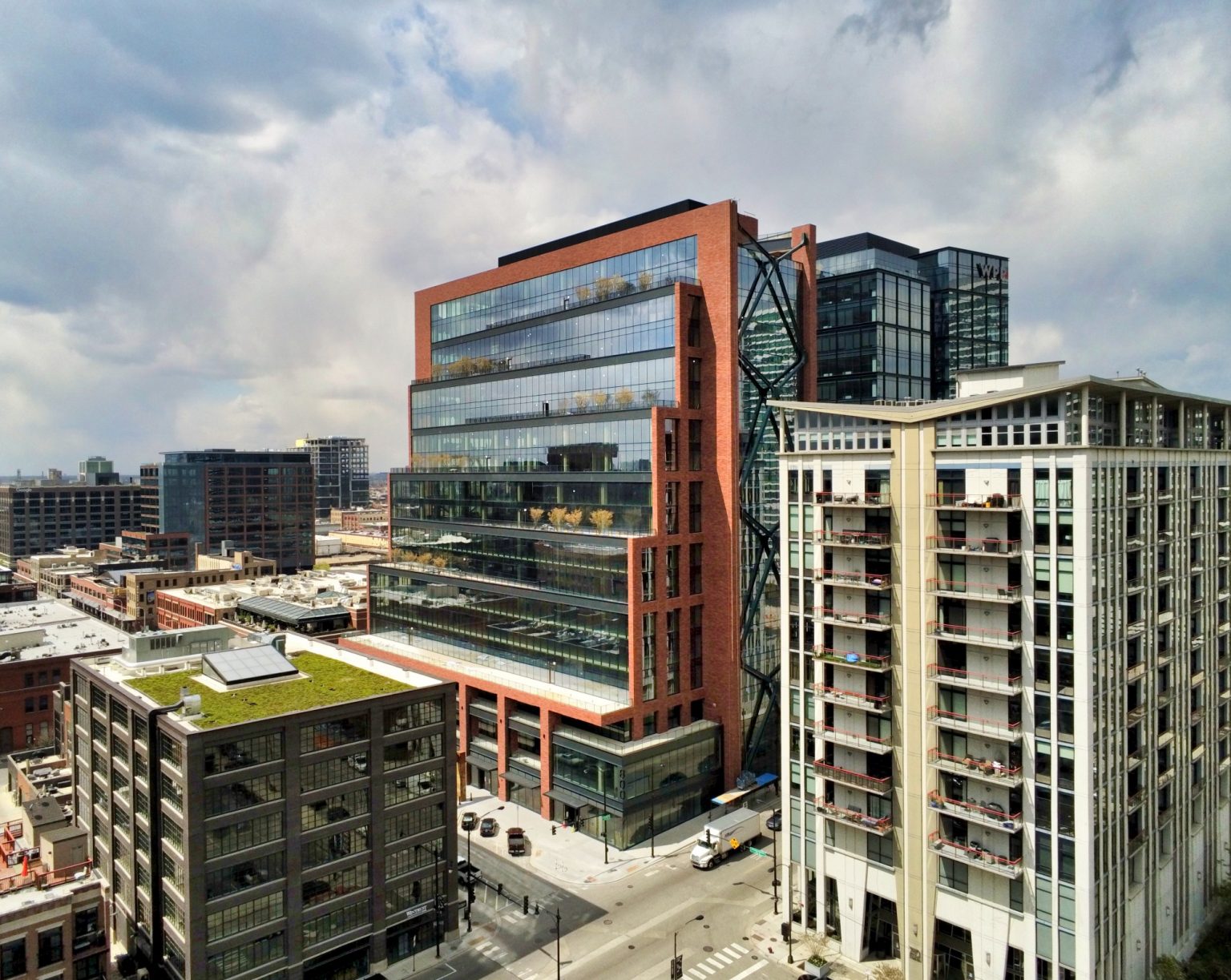 Interior and Landscaping Work Wraps Up at 800 W Fulton Market in the ...