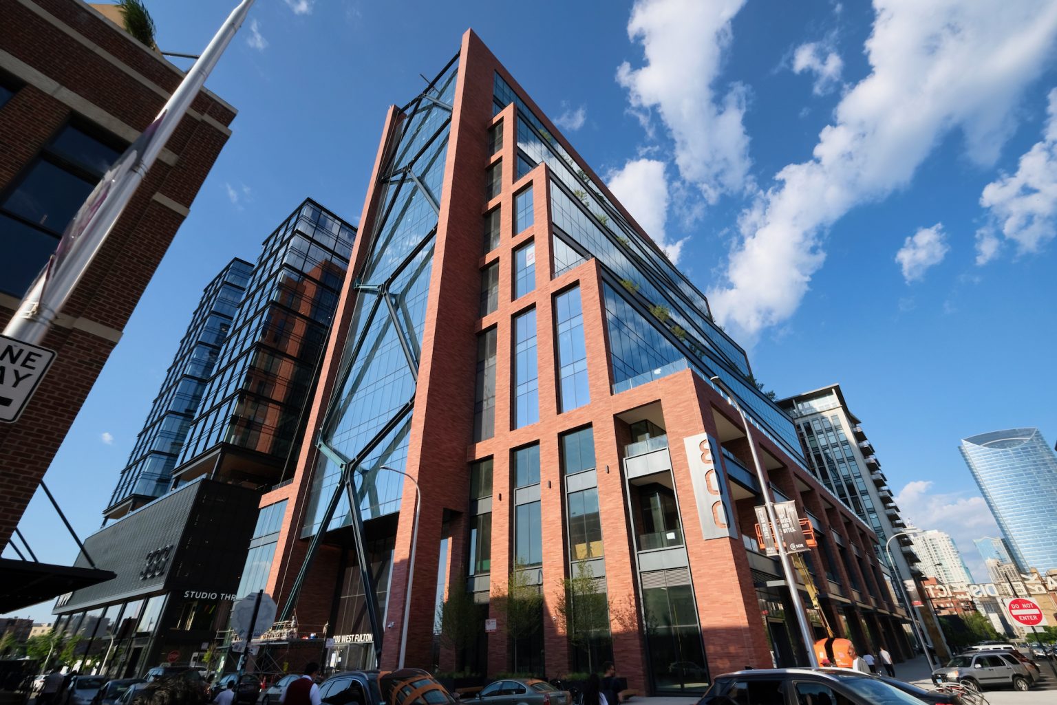 Interior and Landscaping Work Wraps Up at 800 W Fulton Market in the ...