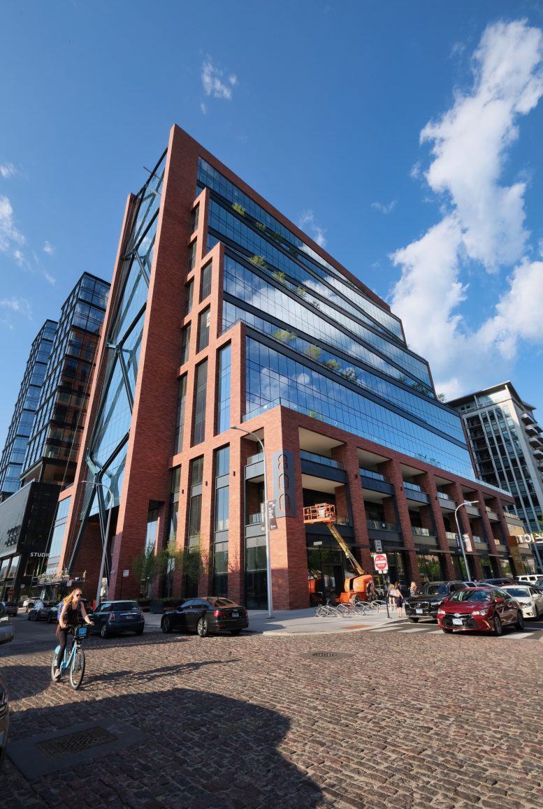 Interior and Landscaping Work Wraps Up at 800 W Fulton Market in the ...