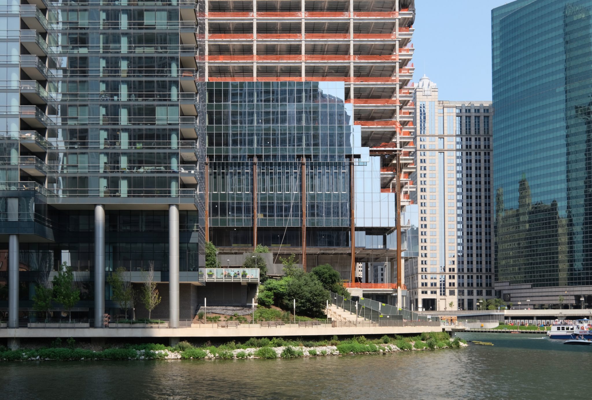 Salesforce Tower Chicago Passes Halfway Mark in River North - Chicago YIMBY