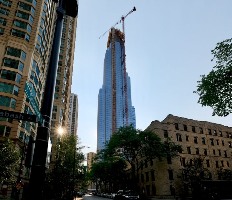 One Chicago's East Tower Tops Out in River North - Chicago YIMBY