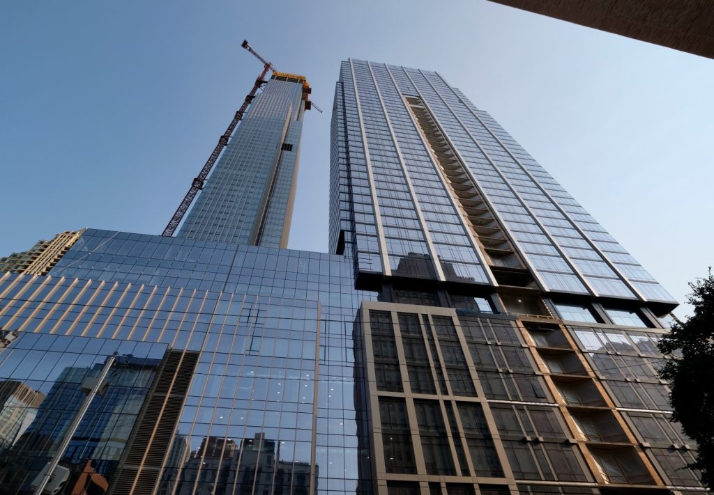 One Chicago's East Tower Tops Out in River North - Chicago YIMBY