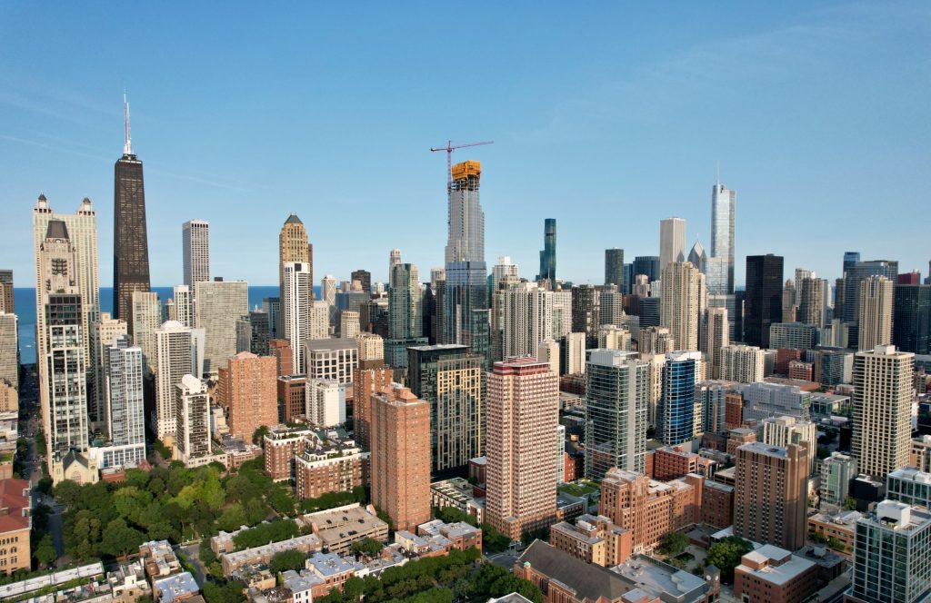 One Chicago's East Tower Tops Out in River North - Chicago YIMBY