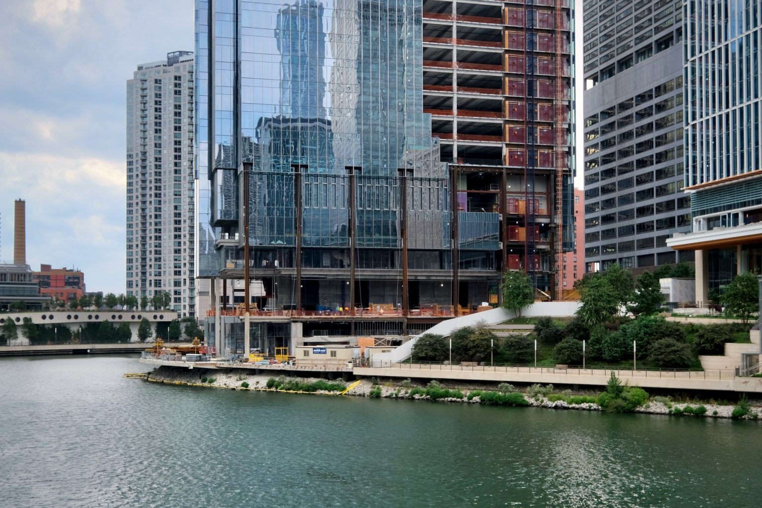 Salesforce Tower Core Reaches Two-Thirds Mark in River North - Chicago ...