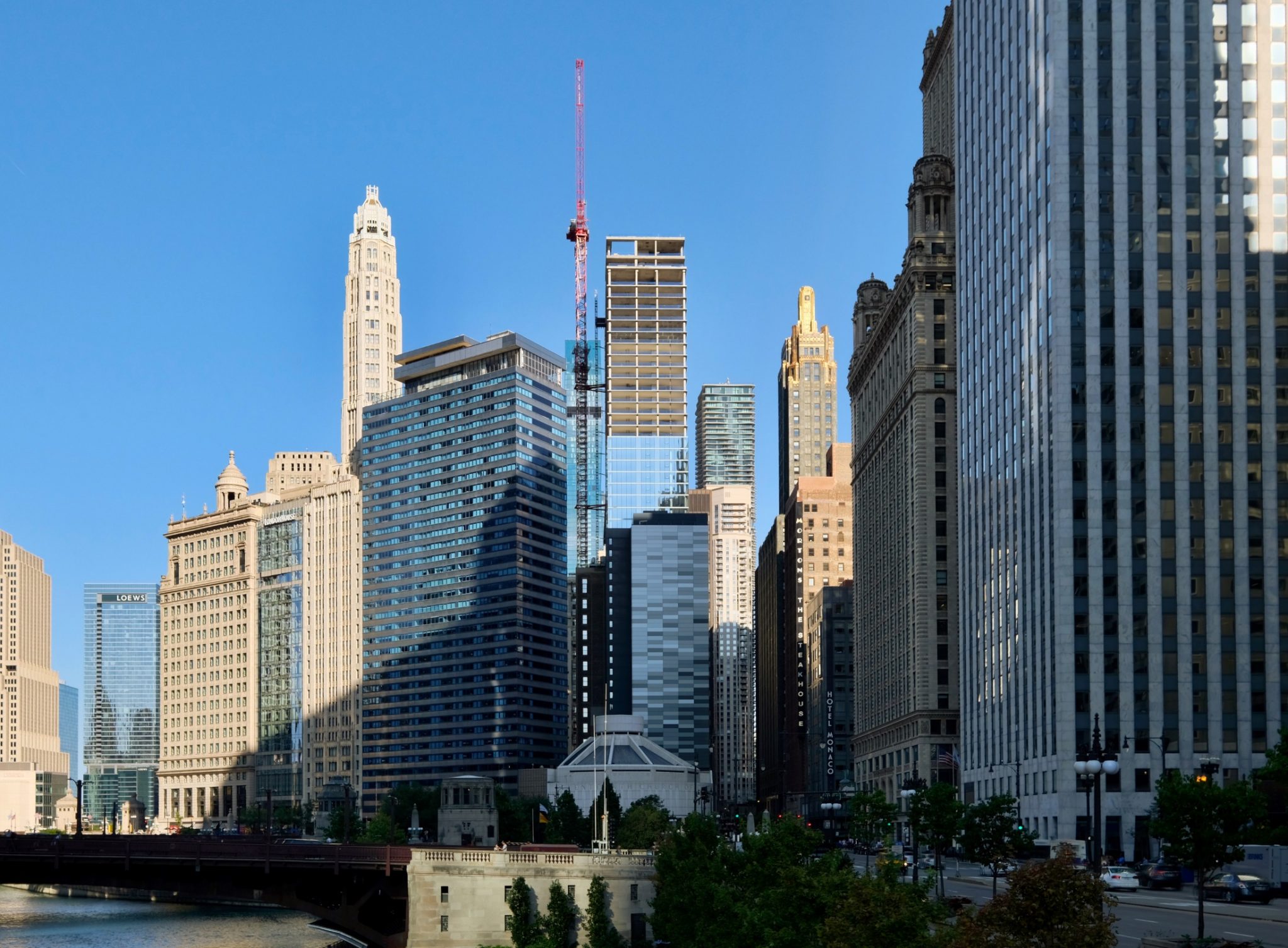 300 N Michigan Tops Out at 47 Stories in The Loop - Chicago YIMBY