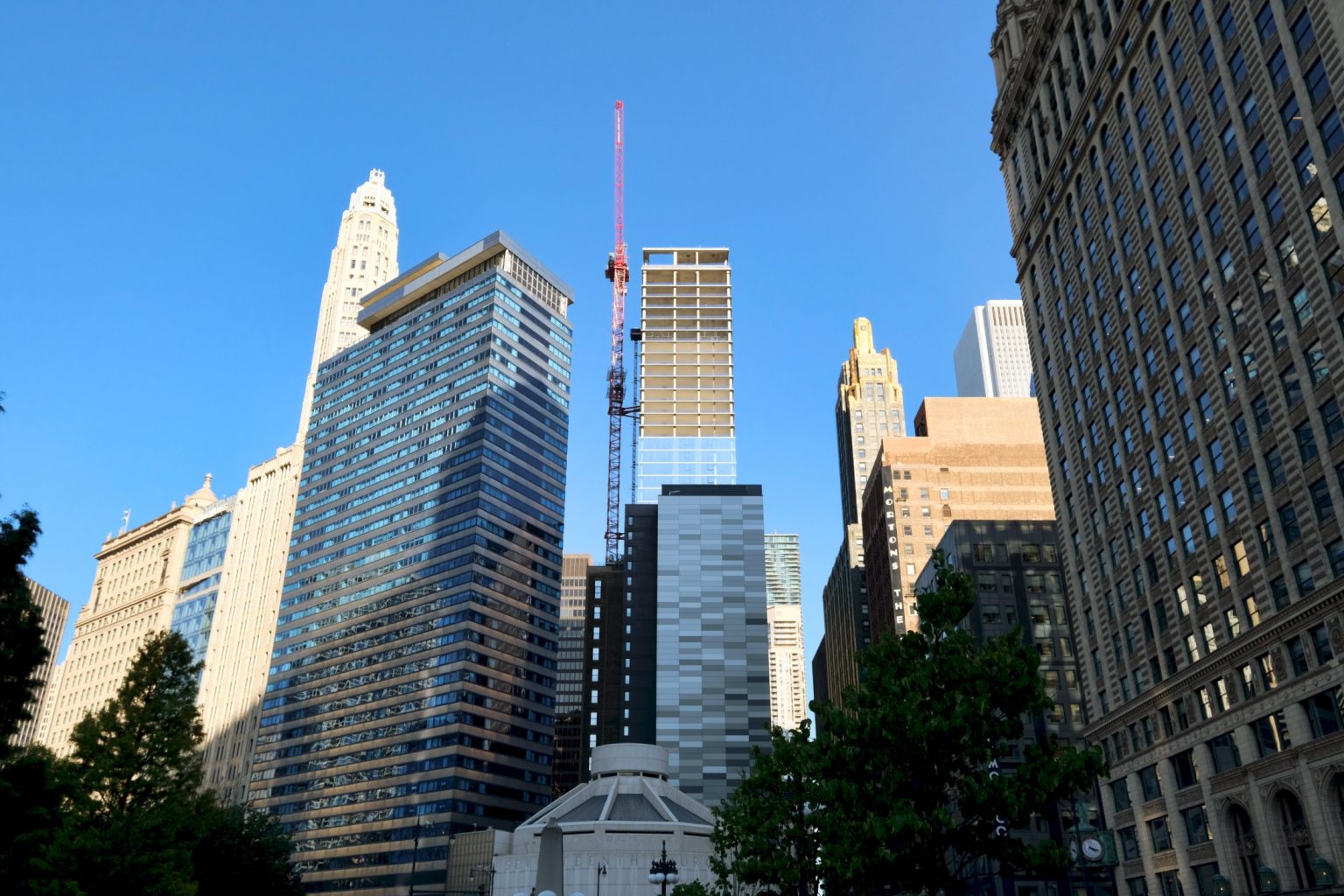 300 N Michigan Tops Out at 47 Stories in The Loop - Chicago YIMBY
