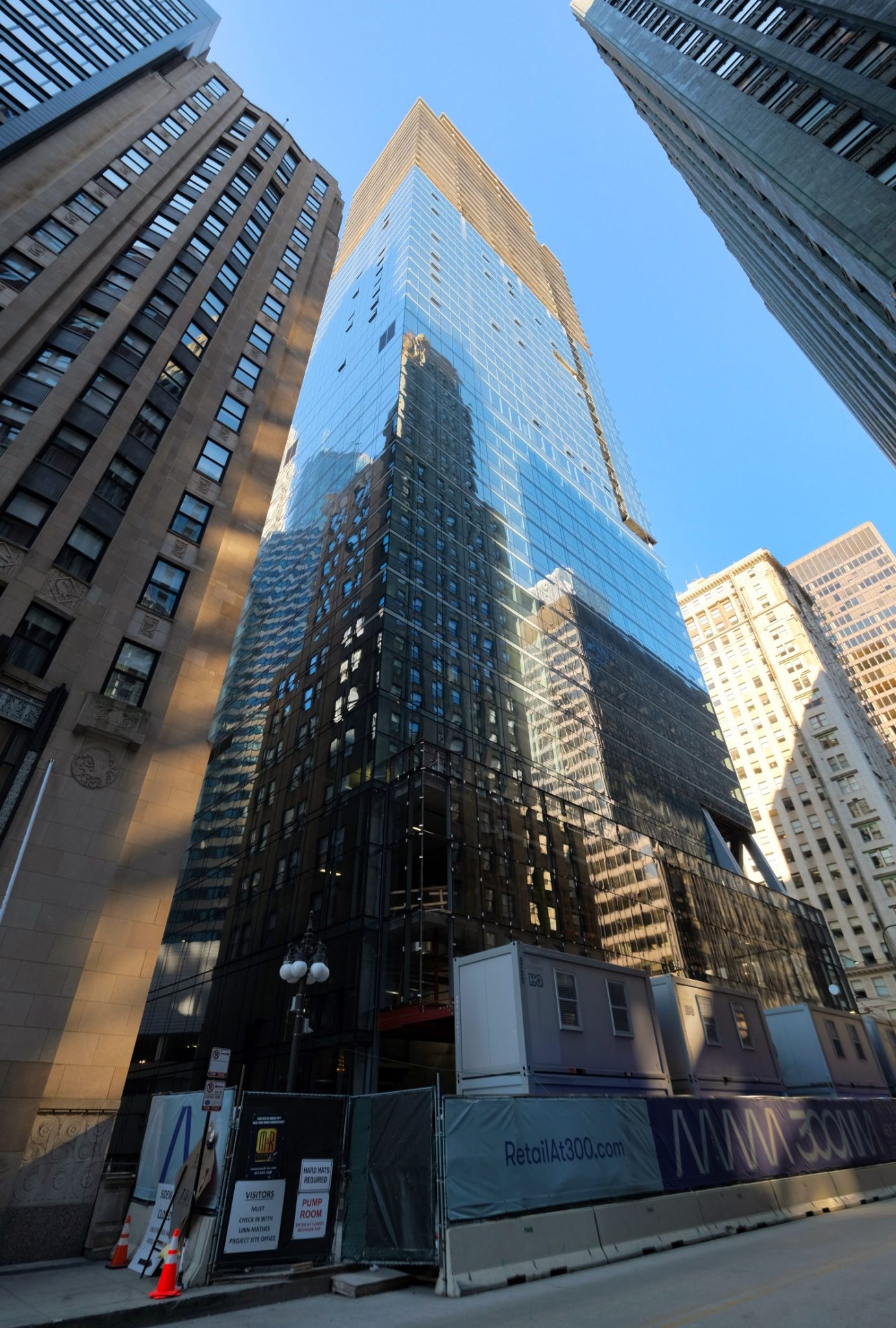 300 N Michigan Tops Out at 47 Stories in The Loop - Chicago YIMBY