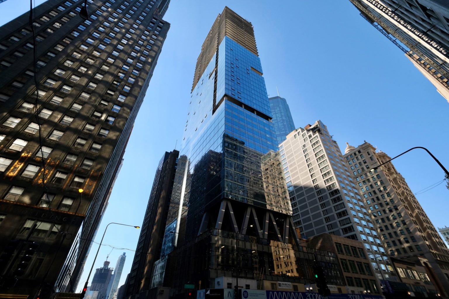 300 N Michigan Tops Out at 47 Stories in The Loop - Chicago YIMBY