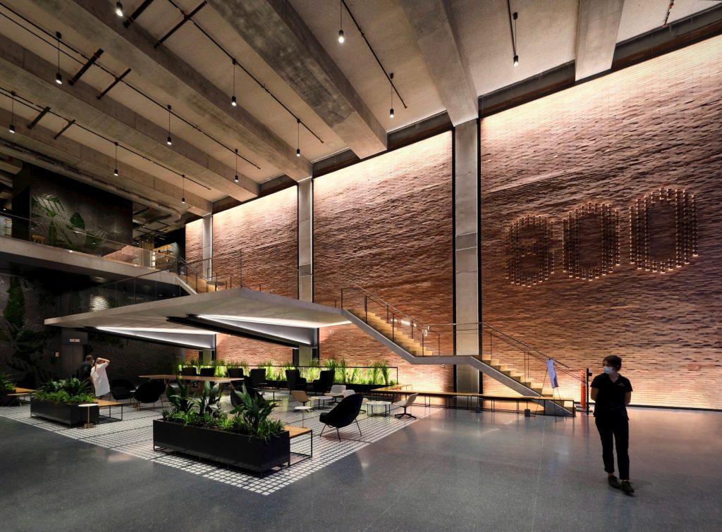 A Peek Inside The Lobby and Rooftop Area of 800 Fulton in West Loop ...