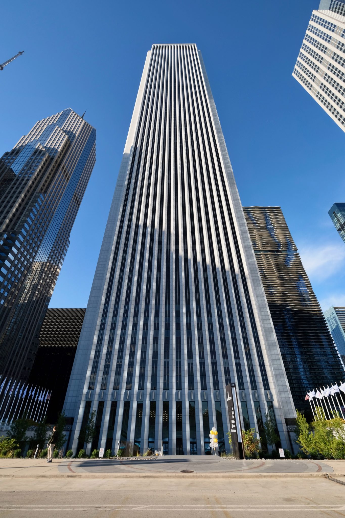 Aon Center Plaza Opens to Public at 200 E Randolph Street in New ...