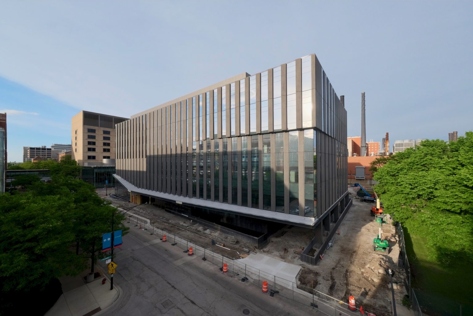 Final Exterior Work Underway for UI Health's Outpatient Surgery Center ...