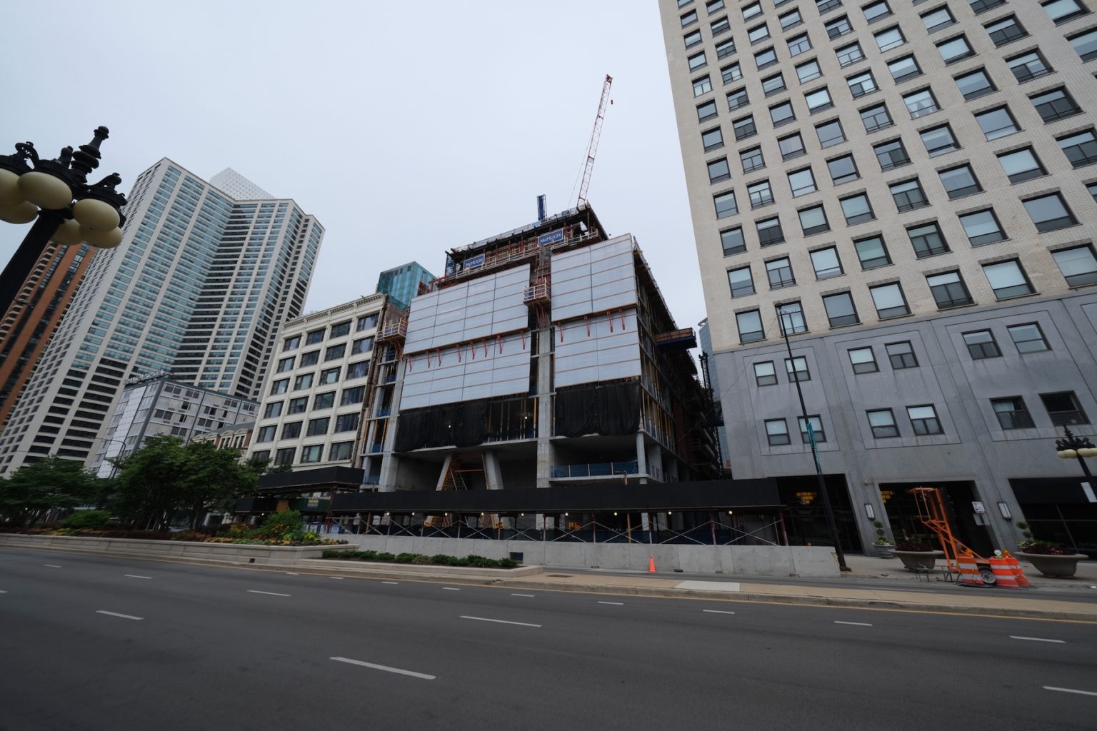 Podium Tops out for 1000M in South Loop - Chicago YIMBY