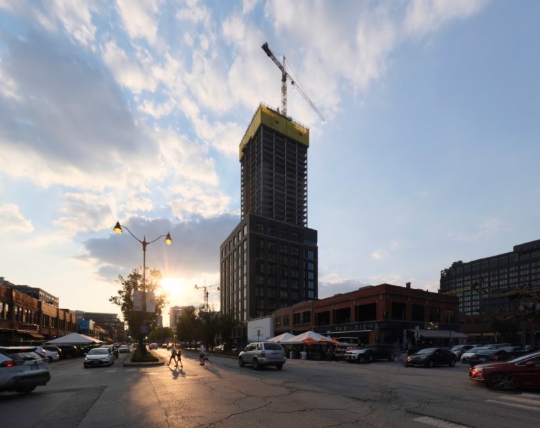 Facade Installation Begins at 900 W Randolph Street in Fulton Market ...