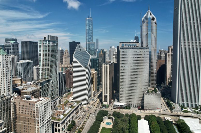 A Final Look at the Completed 300 N Michigan Avenue in The Loop ...