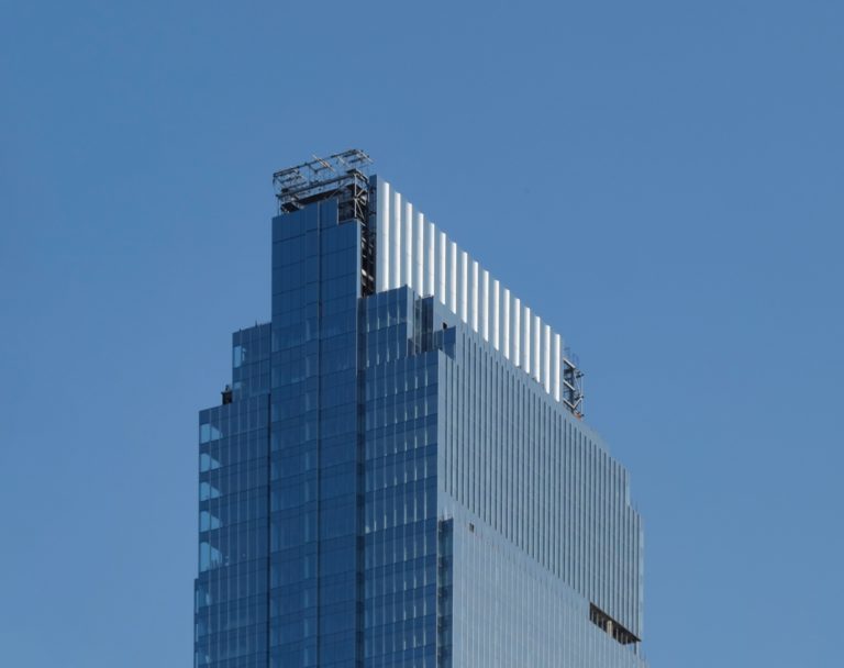 Crown Installed at Salesforce Tower Chicago in River North - Chicago YIMBY
