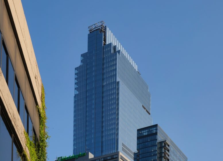 Crown Installed at Salesforce Tower Chicago in River North - Chicago YIMBY