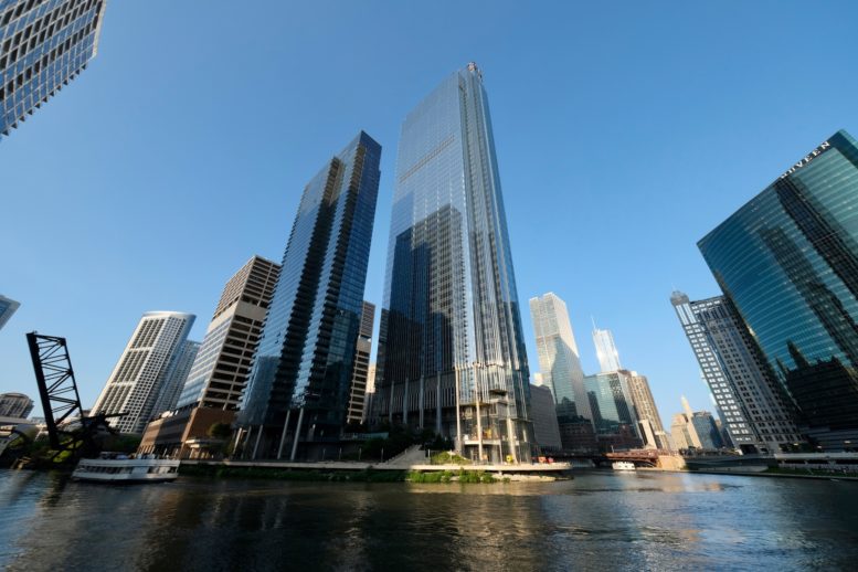 Crown Installed at Salesforce Tower Chicago in River North - Chicago YIMBY
