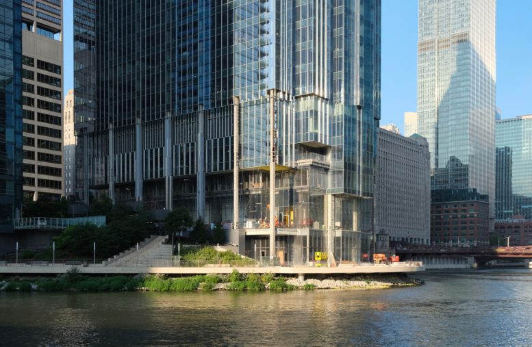 Crown Installed at Salesforce Tower Chicago in River North - Chicago YIMBY