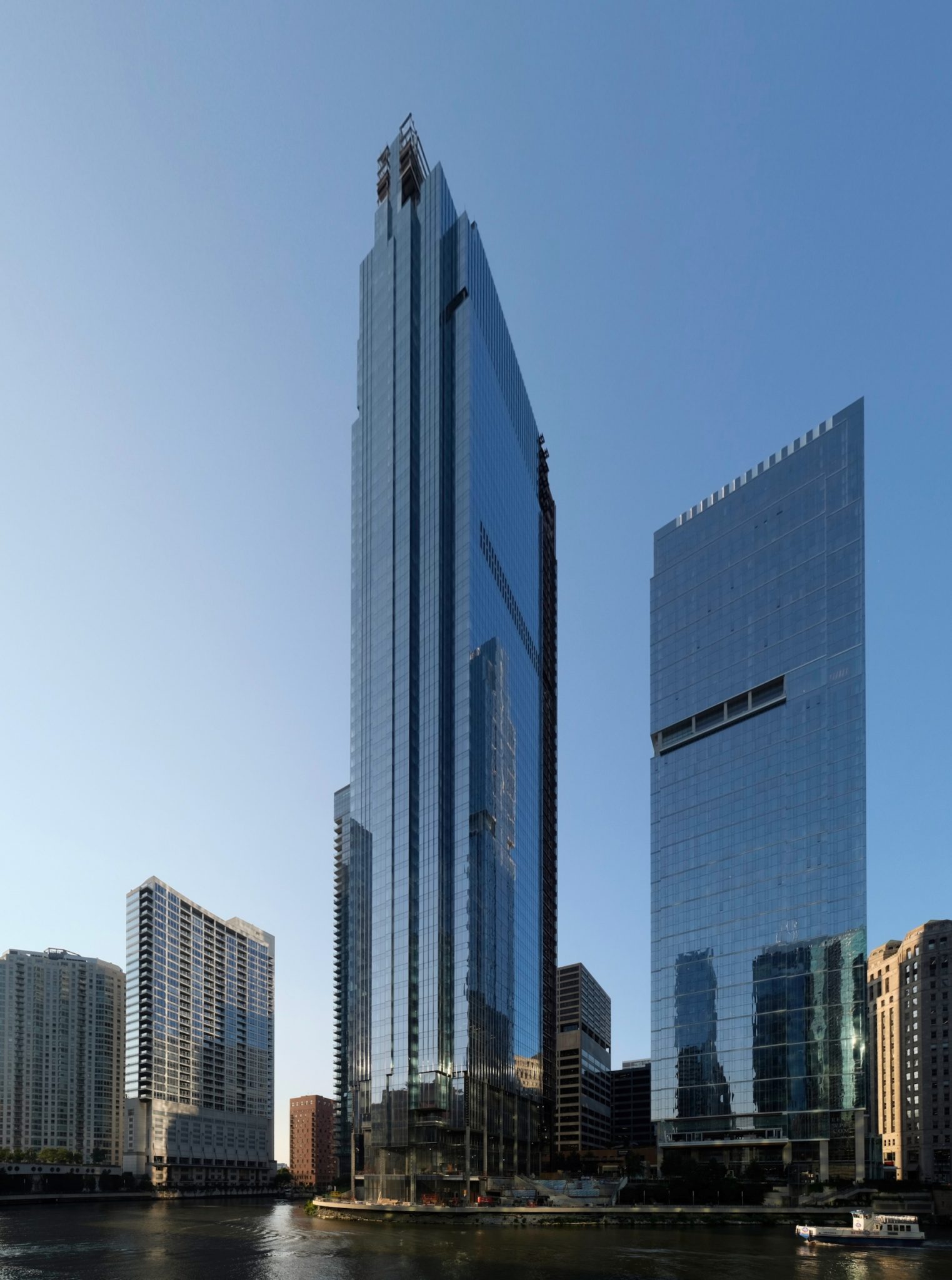 Crown Installed at Salesforce Tower Chicago in River North - Chicago YIMBY