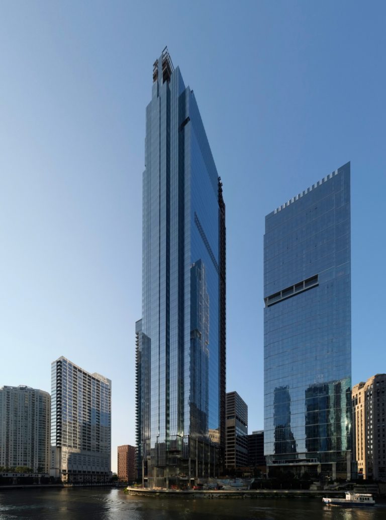 Crown Installed at Salesforce Tower Chicago in River North - Chicago YIMBY