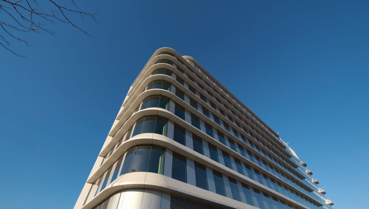 Final Exterior and Landscaping Work Underway for Lincoln Yards' 1229 W ...