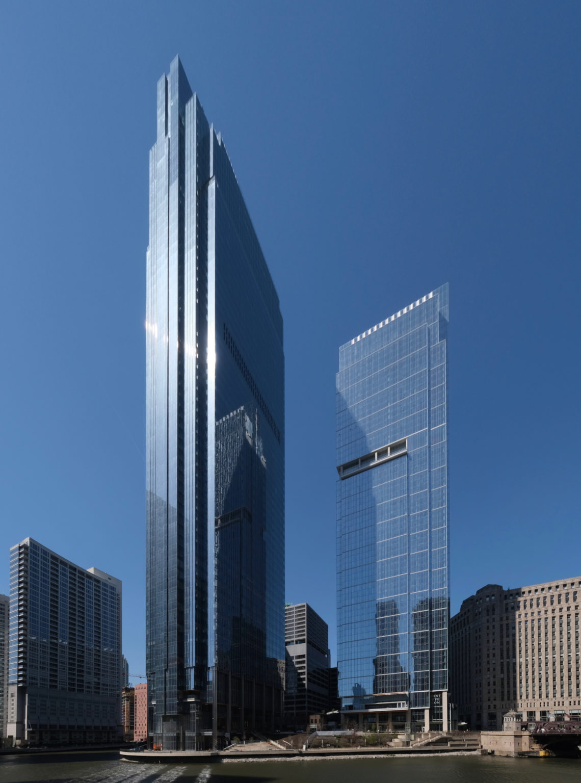 Final Touches and Landscape Work Seen at Salesforce Tower in River ...