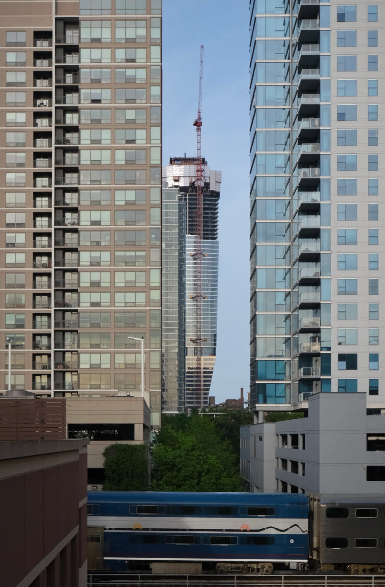 1000M Tower Approaches 700 feet in South Loop - Chicago YIMBY