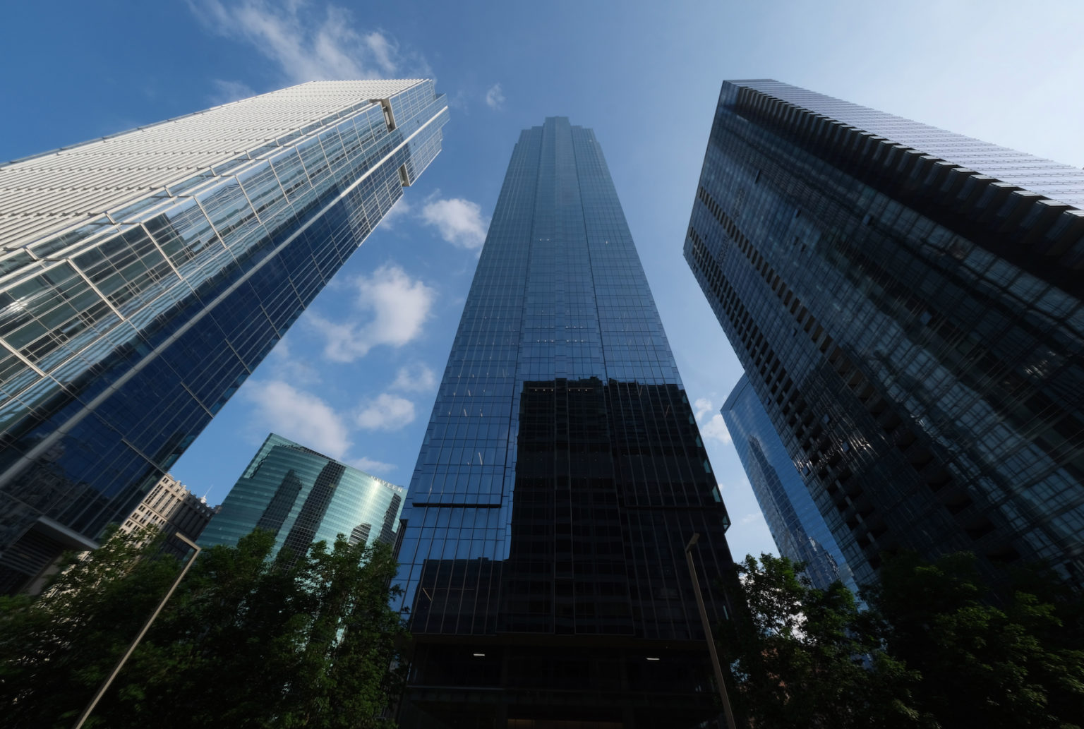Salesforce Tower Finalizes Landscaping at 333 W Wolf Point Plaza in ...