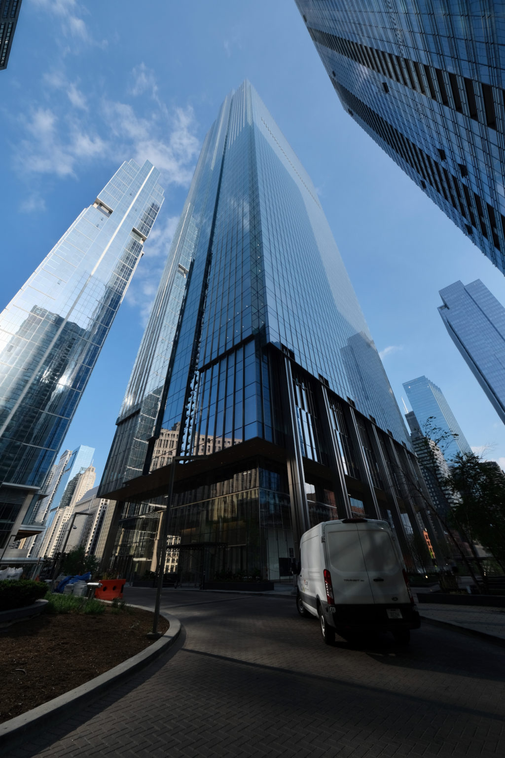 Salesforce Tower Finalizes Landscaping at 333 W Wolf Point Plaza in ...