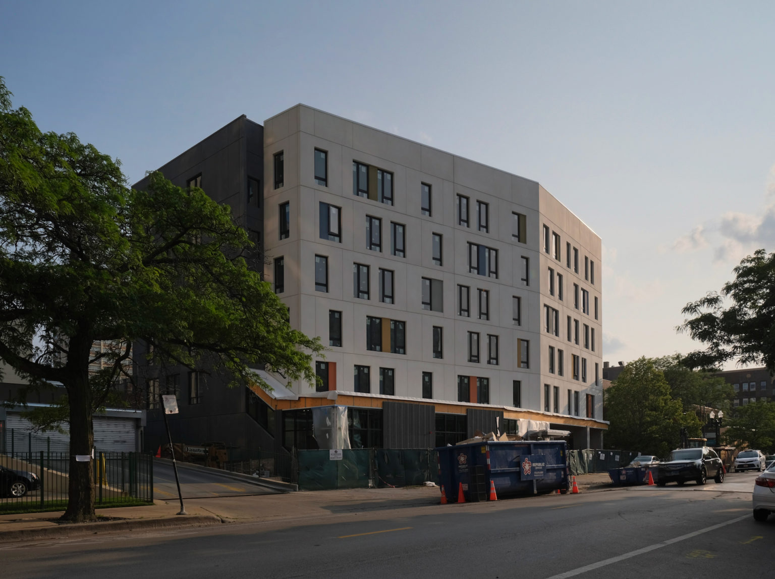 Ground-Level Facade Installed at Stephens Commons in Uptown - Chicago YIMBY