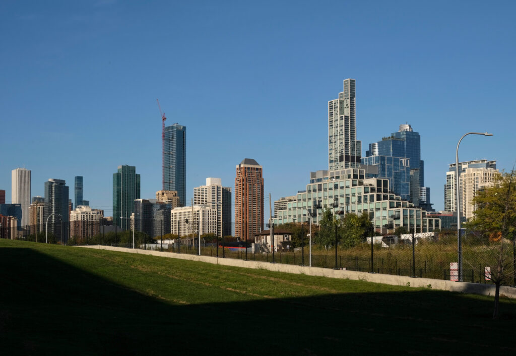 Parapet Installed for 1000M Apartment Tower in South Loop - Chicago YIMBY
