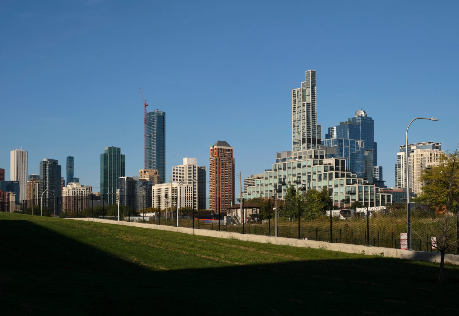 Parapet Installed for 1000M Apartment Tower in South Loop - Chicago YIMBY