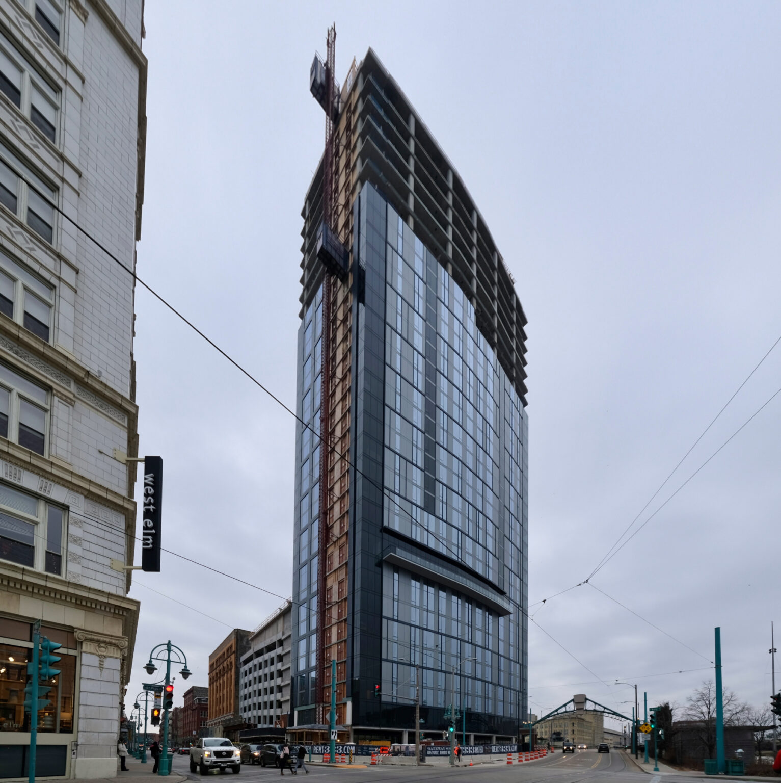 Sister Cities: 333 North Water Street Tops Out in Milwaukee's Third ...
