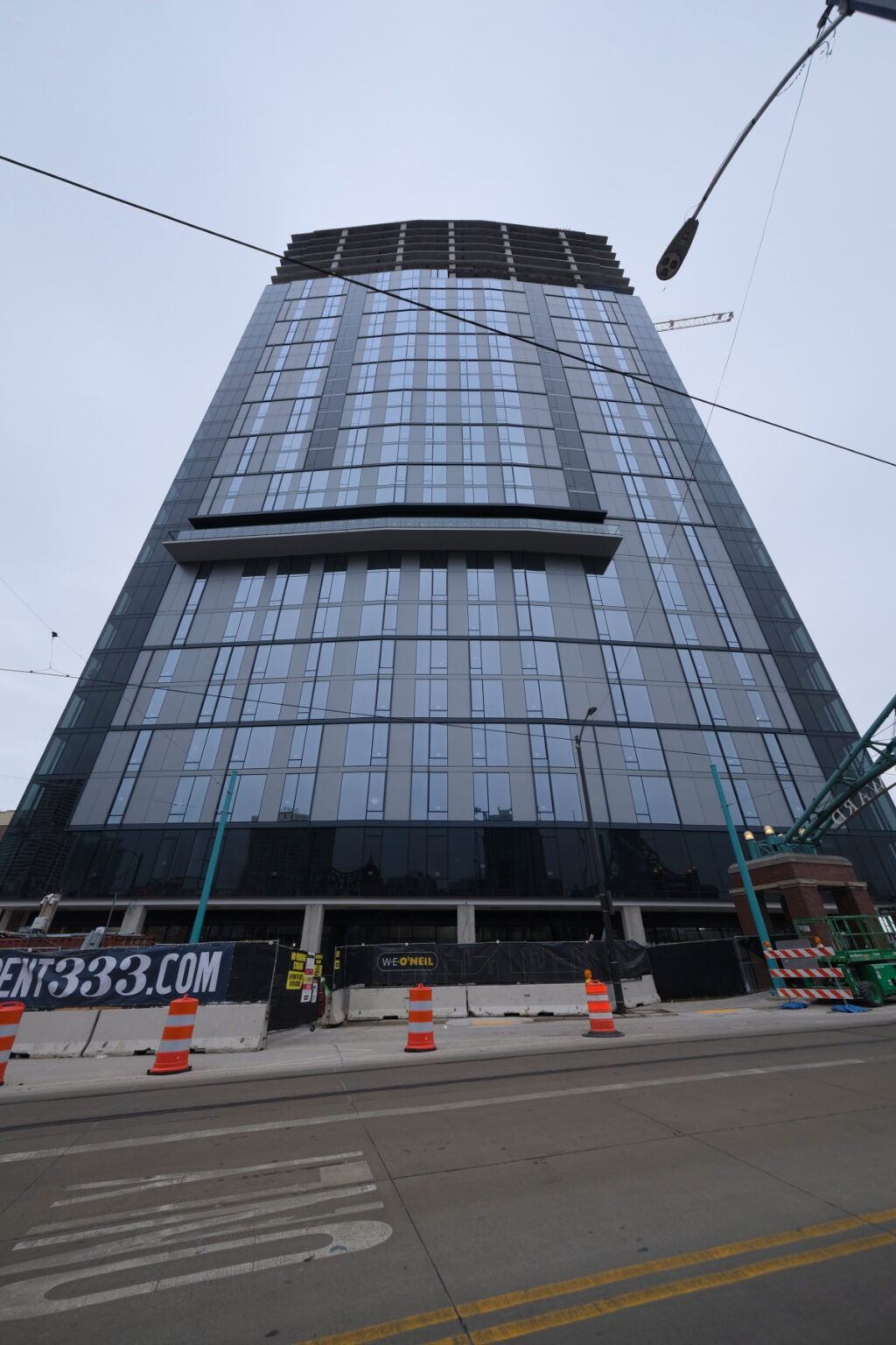 Sister Cities: 333 North Water Street Tops Out in Milwaukee's Third ...