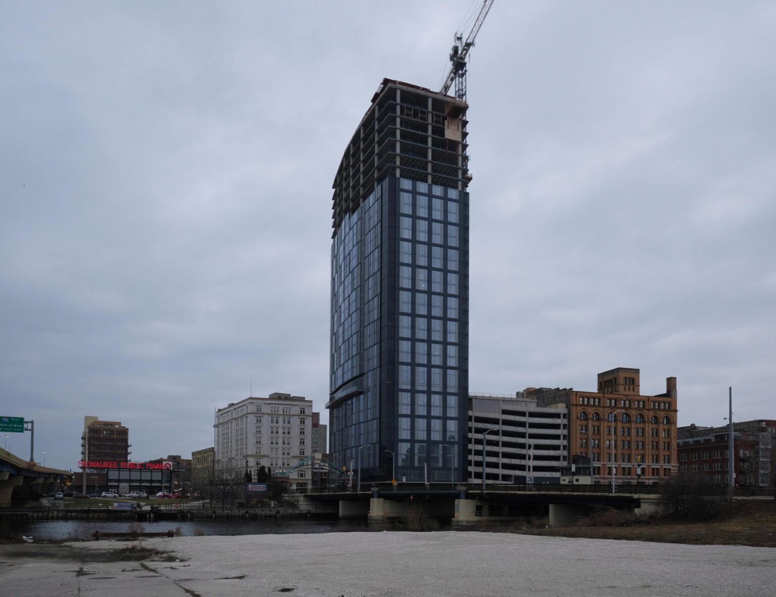 Sister Cities: 333 North Water Street Tops Out in Milwaukee's Third ...