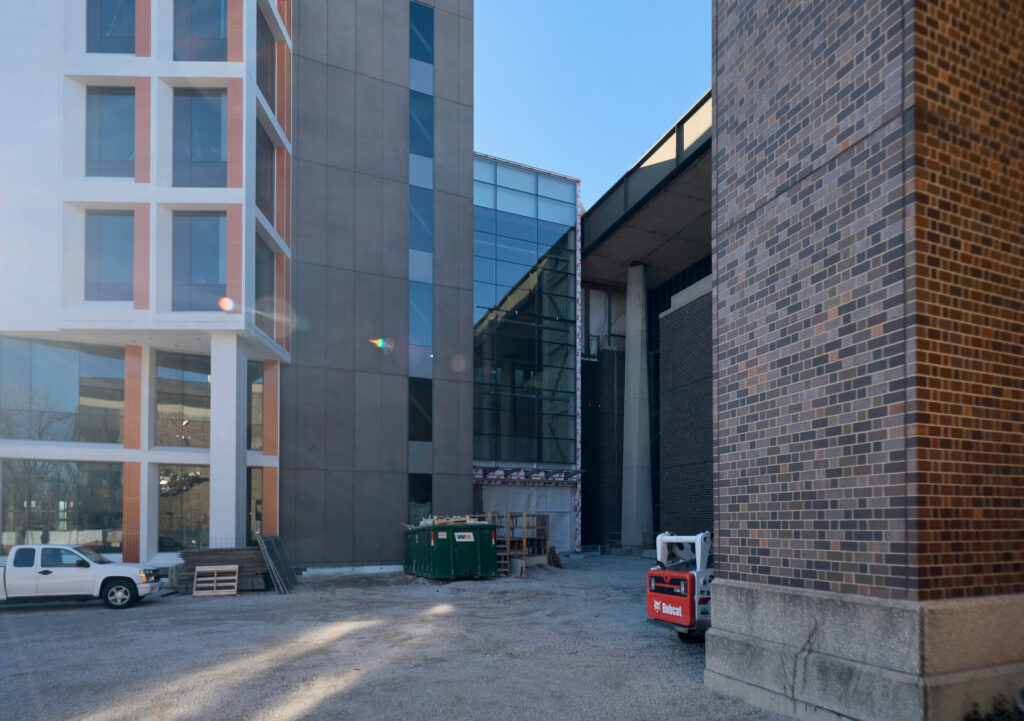 Connecting Atrium Fills Out for UIC's Computer Design Research and ...