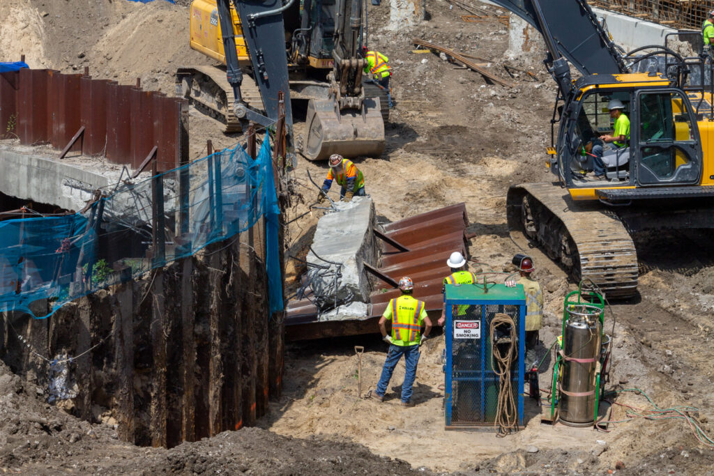 Famous Chicago Spire Cofferdam is Getting a Trim at 400 Lake Shore ...