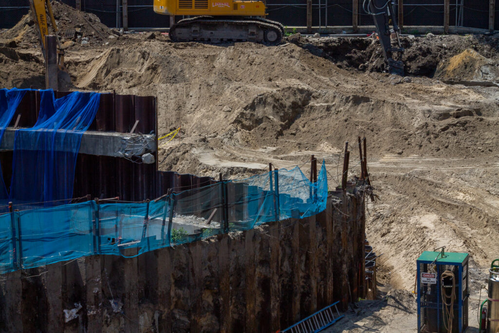 Famous Chicago Spire Cofferdam is Getting a Trim at 400 Lake Shore ...