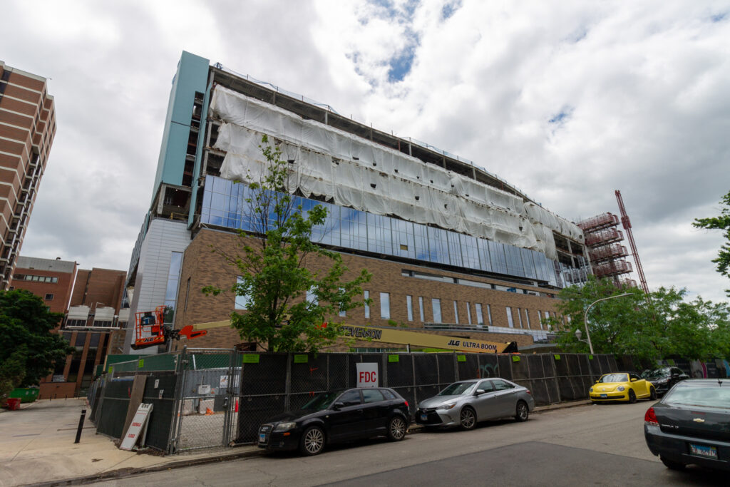 Façade work continues on Advocate Illinois Masonic Hospital addition in ...
