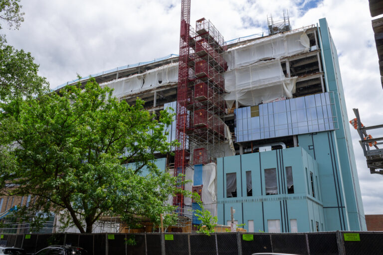 Façade work continues on Advocate Illinois Masonic Hospital addition in ...