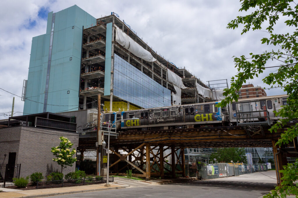 Façade work continues on Advocate Illinois Masonic Hospital addition in ...