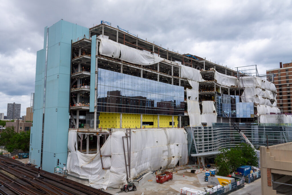 Façade work continues on Advocate Illinois Masonic Hospital addition in ...