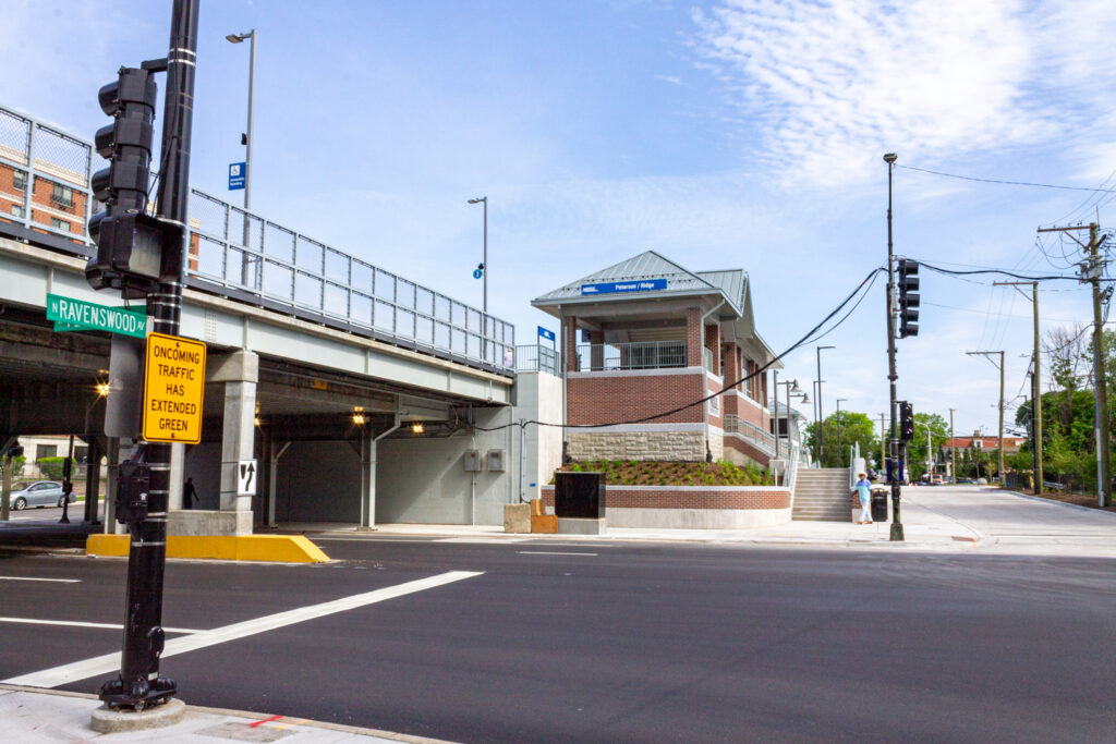 New Metra Peterson Ridge Station opens in Edgewater - Chicago YIMBY