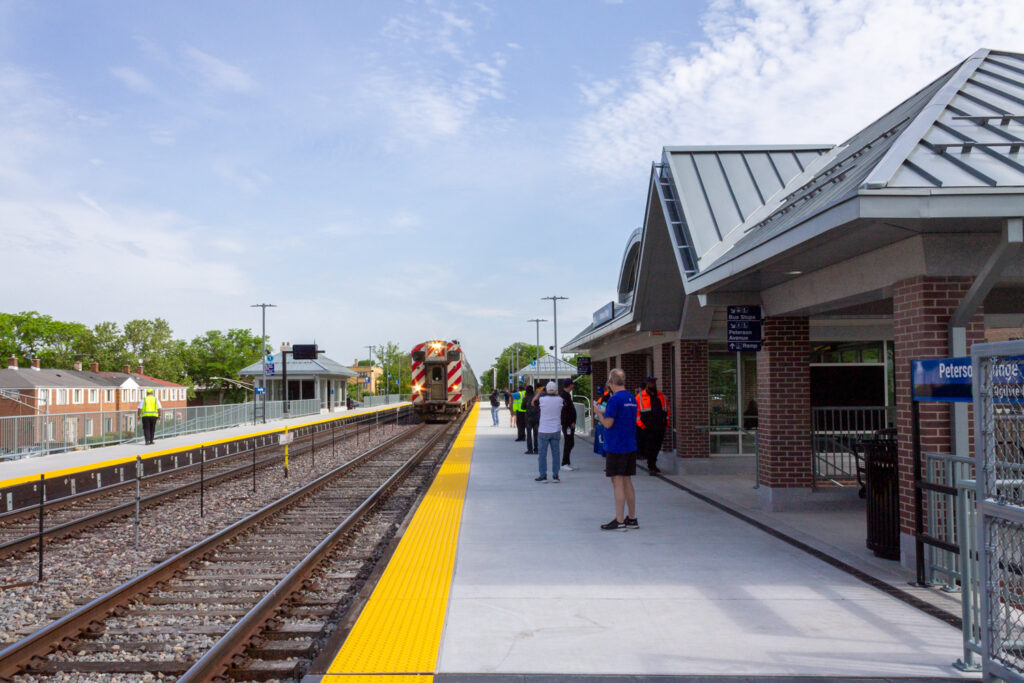 New Metra Peterson Ridge Station opens in Edgewater - Chicago YIMBY