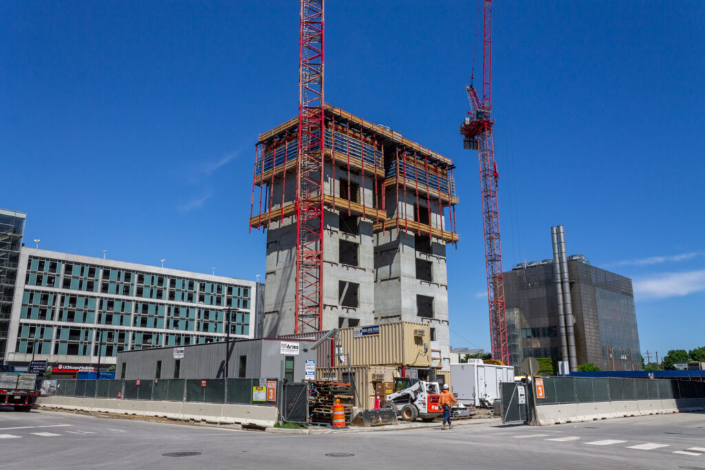 Concrete core rises at UChicago Medicine Cancer Care pavilion in Hyde ...