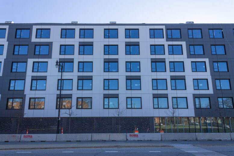 Roosevelt Square's 1257 West Roosevelt Road Closes In On Exterior ...